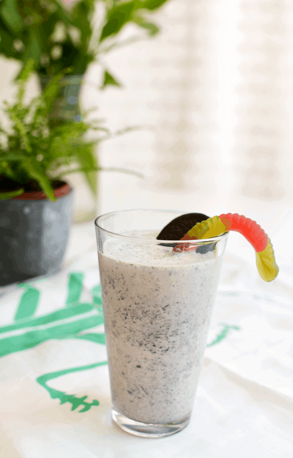 Easy Grasshopper Milkshake Recipe - Cupcakes and Cutlery