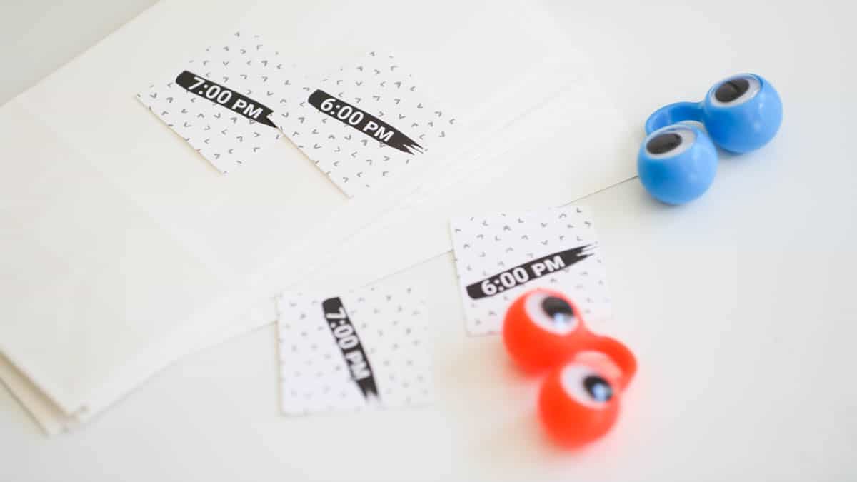 New Year's Eve Countdown Bags for Kids (Surprise Bags) - Cupcakes and ...