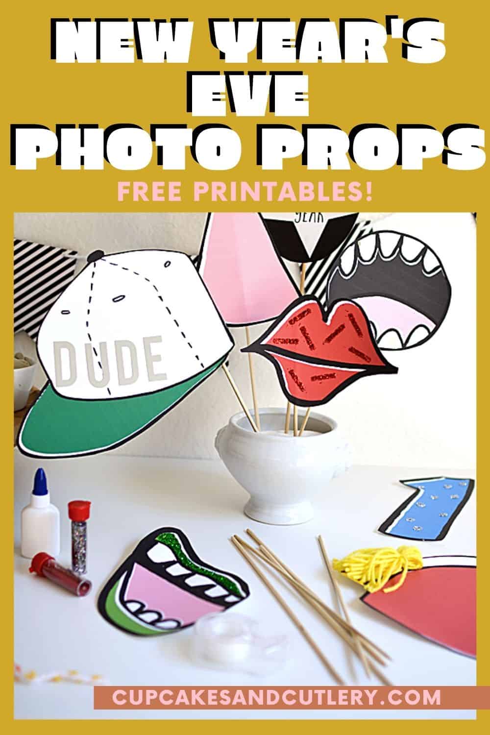 Free Printable New Year's Eve Photo Booth Props (2025) - Cupcakes and ...