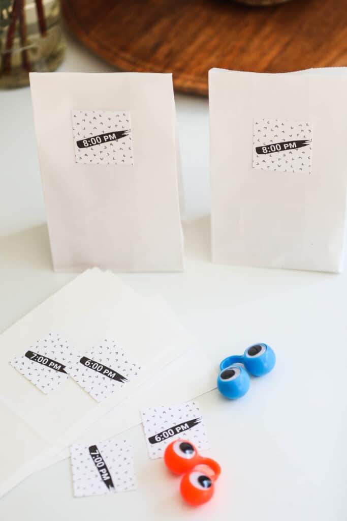 New Year's Eve Countdown Bags for Kids (Surprise Bags) - Cupcakes and ...