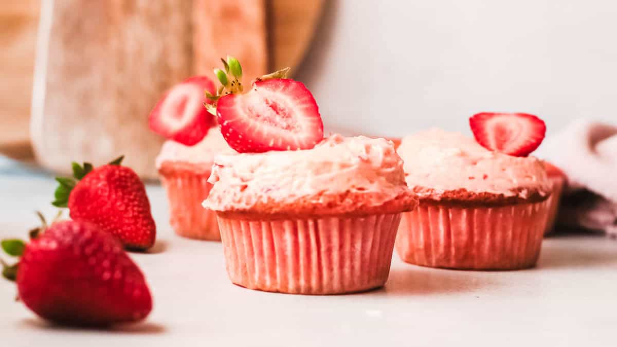 Strawberry Jello Cupcakes with Cake Mix Recipe - Cupcakes and Cutlery