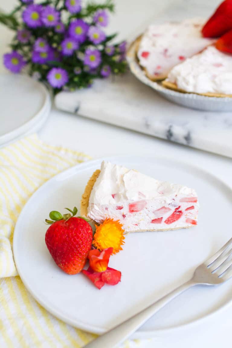 Frozen Strawberry Yogurt Pie Recipe - Cupcakes and Cutlery