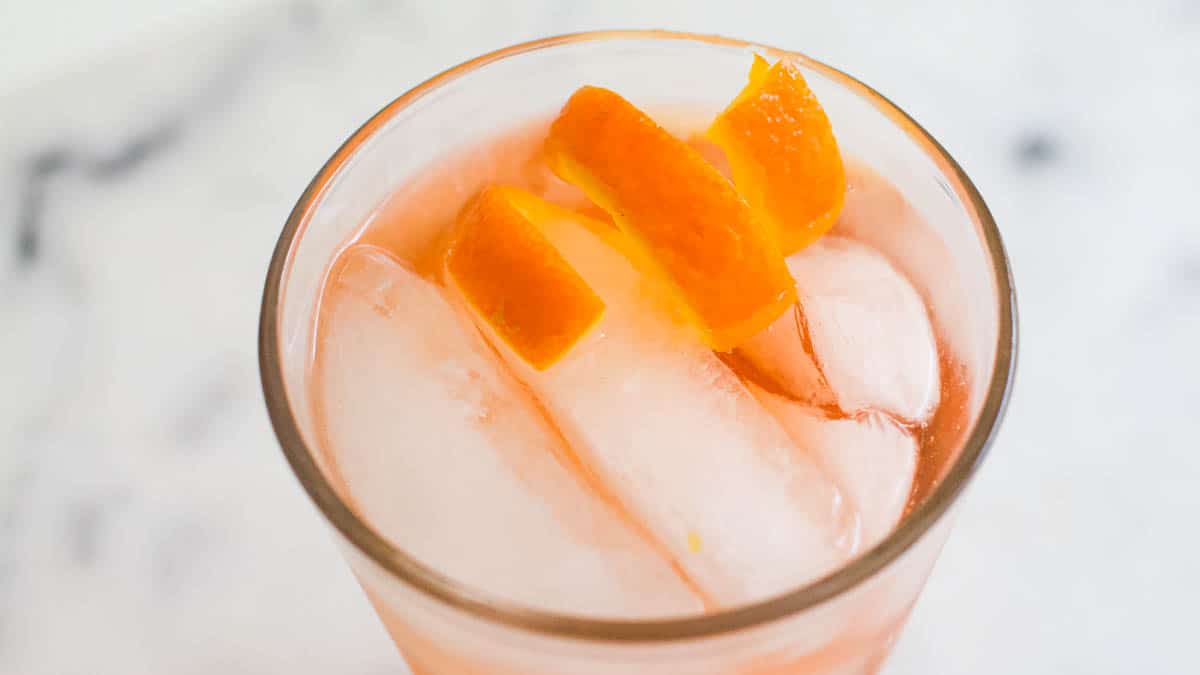 How to Make a Citrus Twist Cocktail Garnish