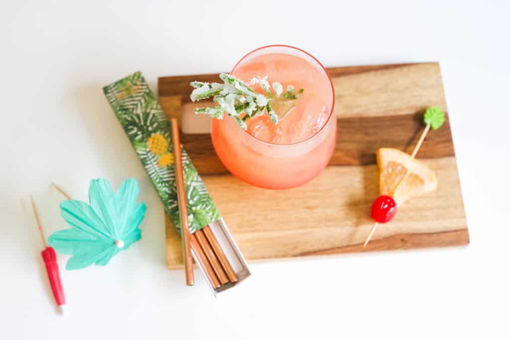 22 Easy Cocktail Garnish Ideas - Cupcakes and Cutlery