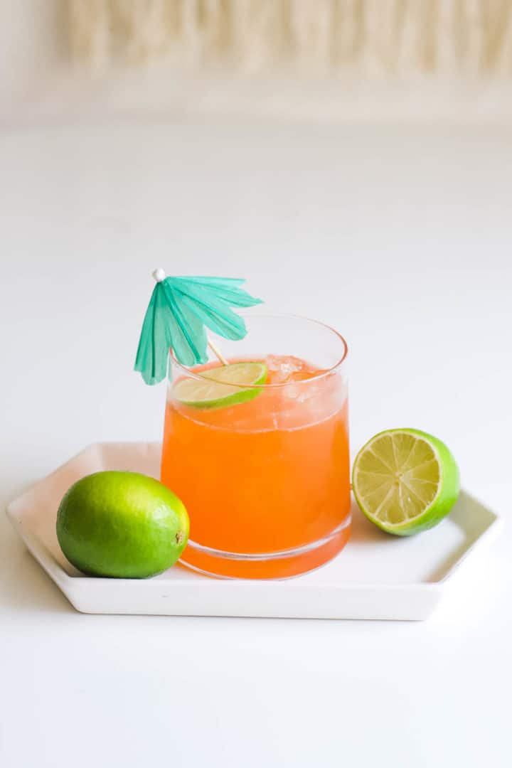 22 Easy Cocktail Garnish Ideas - Cupcakes and Cutlery