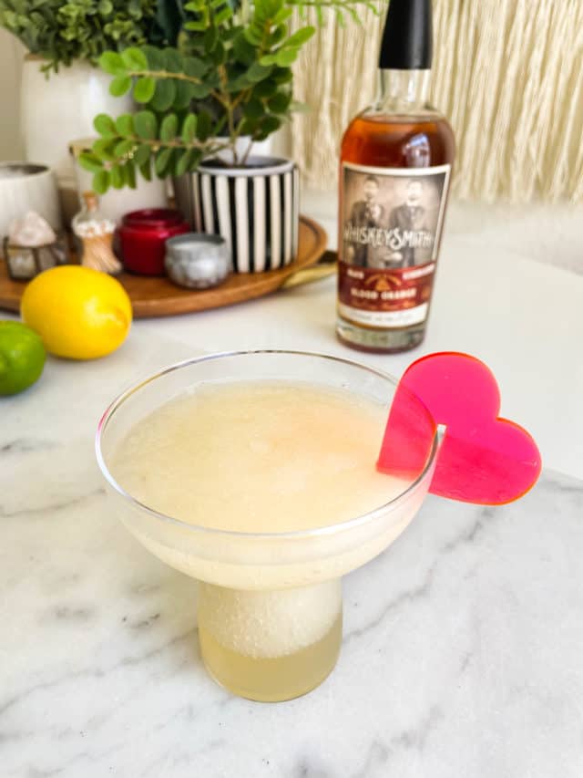 22 Easy Cocktail Garnish Ideas - Cupcakes and Cutlery