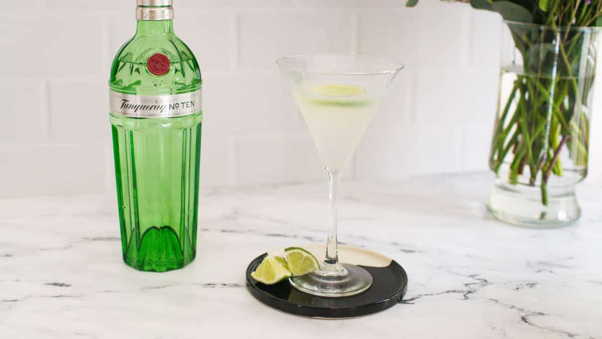 Classic Gin Gimlet Recipe - Cupcakes and Cutlery