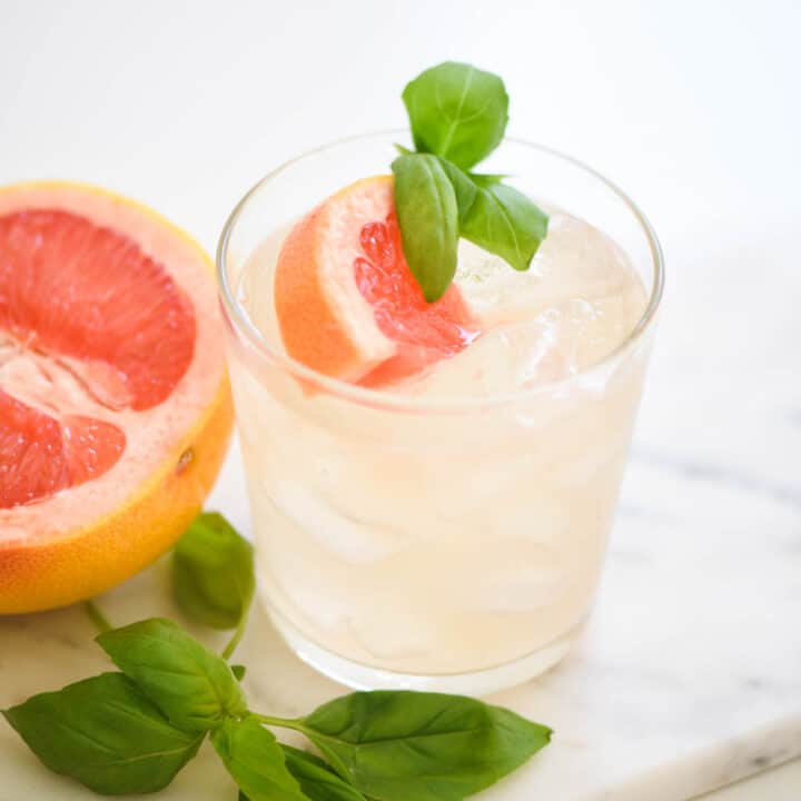 Grapefruit Basil Gin Cocktail Recipe (Basil Greyhound) - Cupcakes and Cutlery