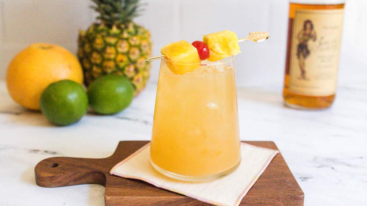 Sparkling Rosé Cocktail with Spiced Rum Recipe - Cupcakes and Cutlery